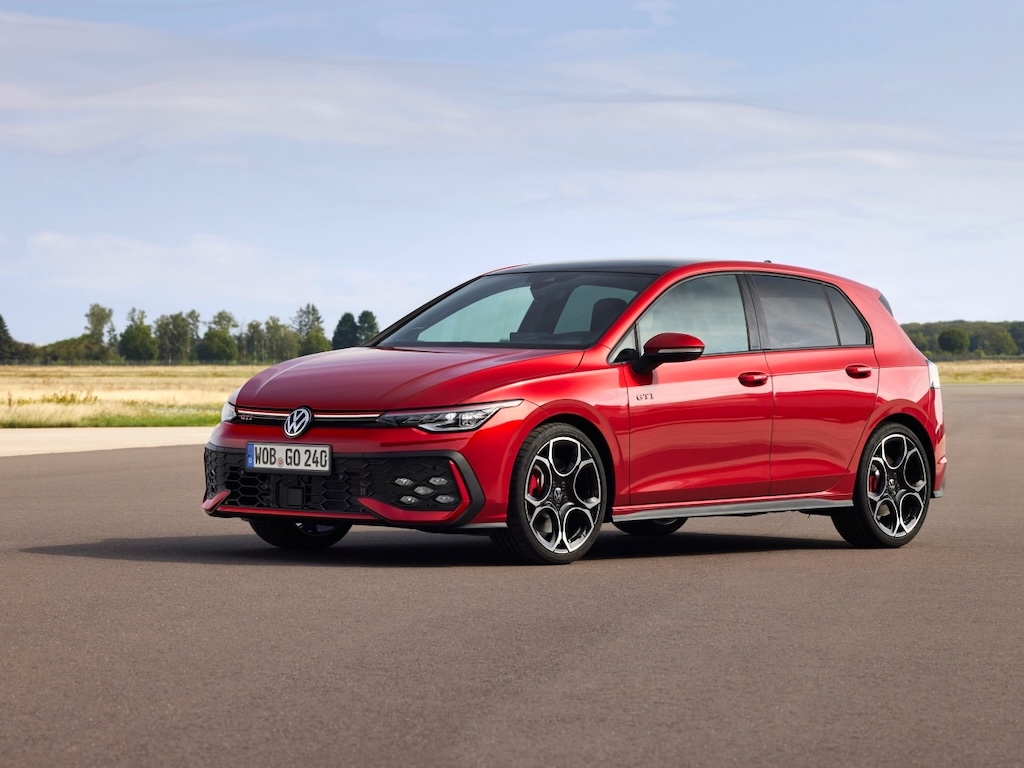 2024 Volkswagen Golf delivers new plug-in hybrid and improved tech ...